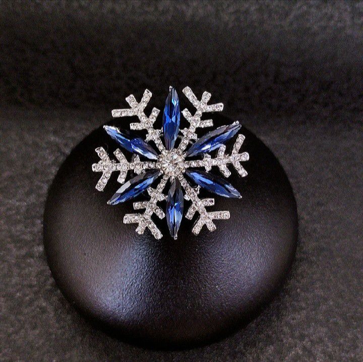 Fashion Rhinestone Snowflake Brooches Women Clothing Coat Jewelr Part ...