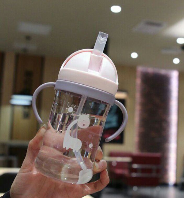 Baby Learning To Drink Straw Cup With Gravity Ball Anti-grab Water ...