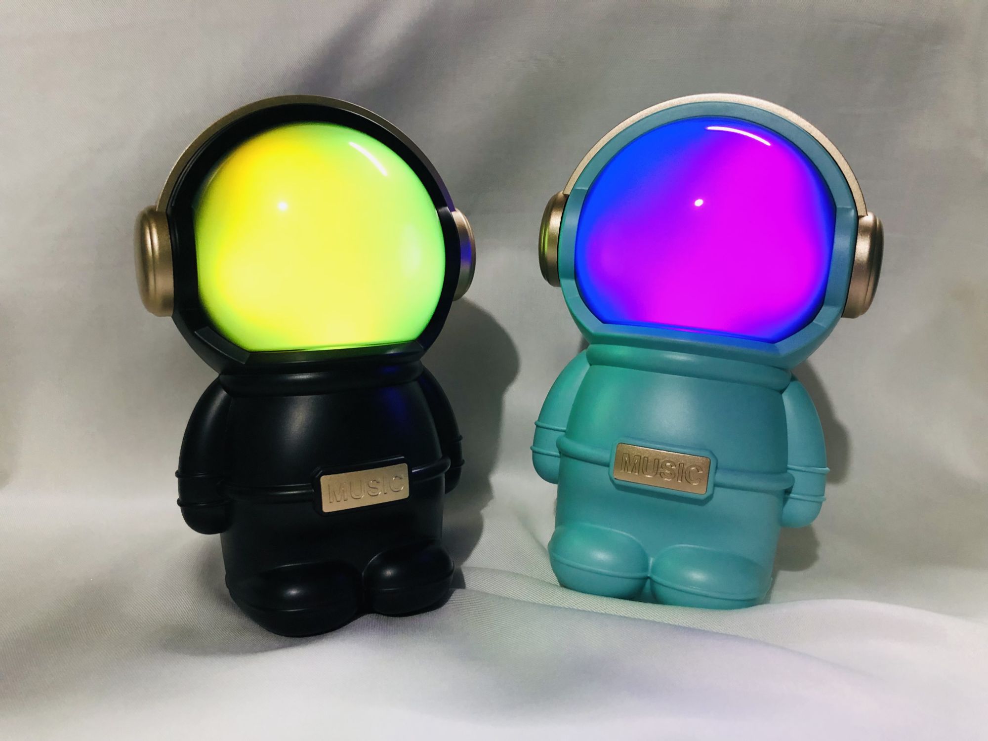 Portable Robot Rechargeable Mini speaker | Astronaut Robot Speaker ...