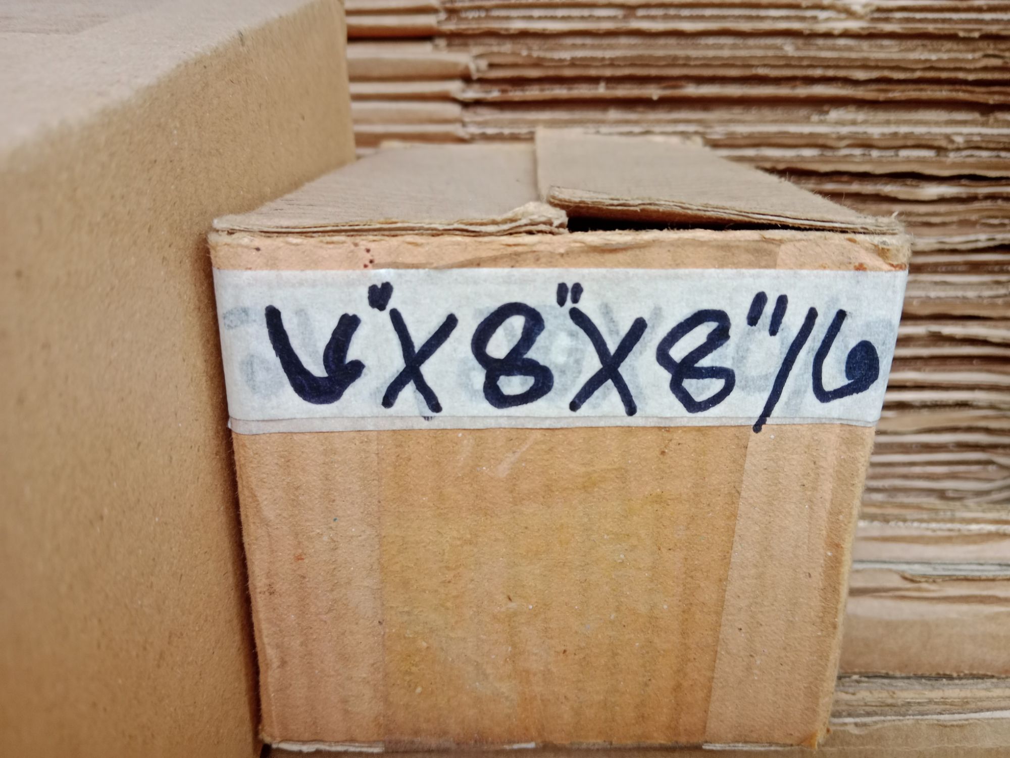 Small box Cartons L:16 CM W: 10 CM H: 10 CM. Packaging materials 3 ply ...